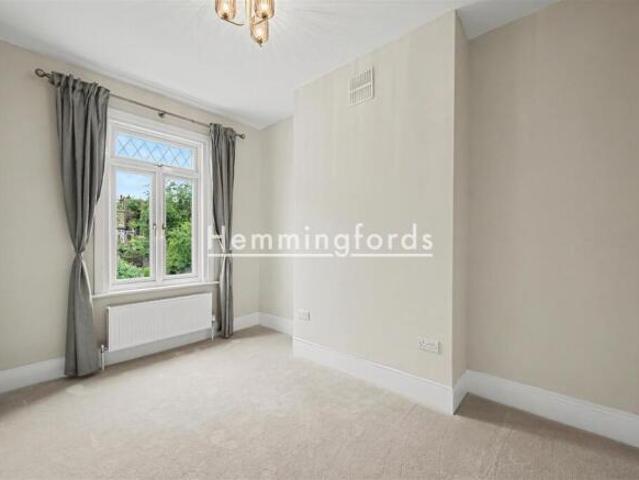 3 bedroom semi detached house for rent in Ulleswater Road, Southgate, N14