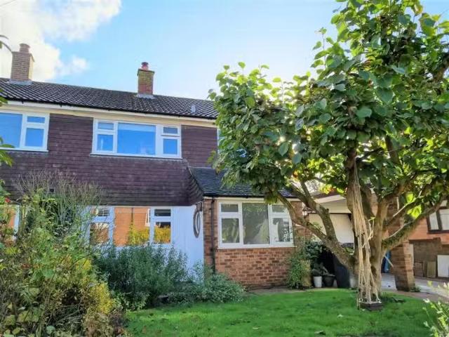3 bedroom semi detached house for rent in Union Road, Bridge.