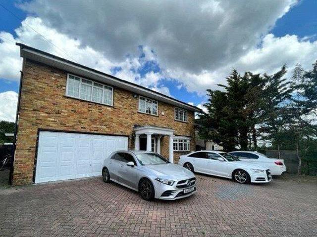 3 Bedroom Semi detached House For Rent In Uxbridge, Greater London