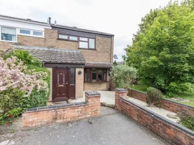 3 bedroom semi detached house for rent in Vardon Way, Kings No.