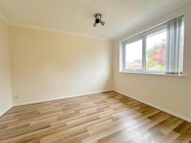 3 bedroom semi detached house for rent in Ventnor Gardens, Luton, LU3 3SL, LU3