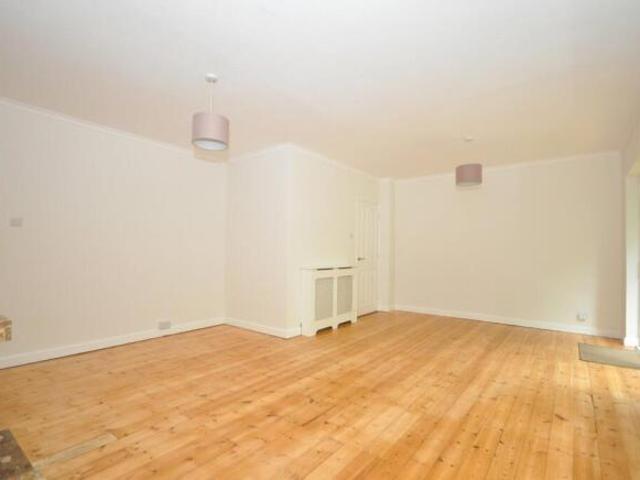 3 bedroom semi detached house for rent in Vineries Close, Leckhampton, Cheltenham, GL53