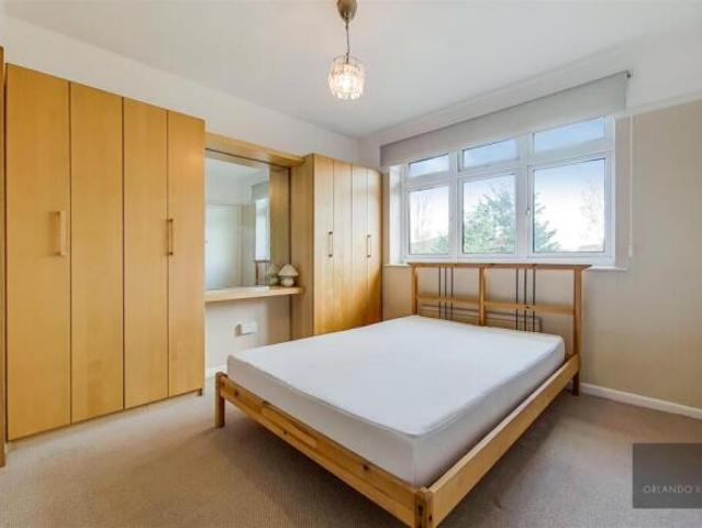 3 bedroom semi detached house for rent in Victory Avenue, Morden, SM4