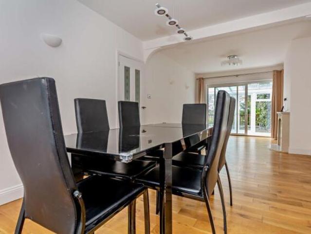 3 bedroom semi detached house for rent in Vivian Close, WD19