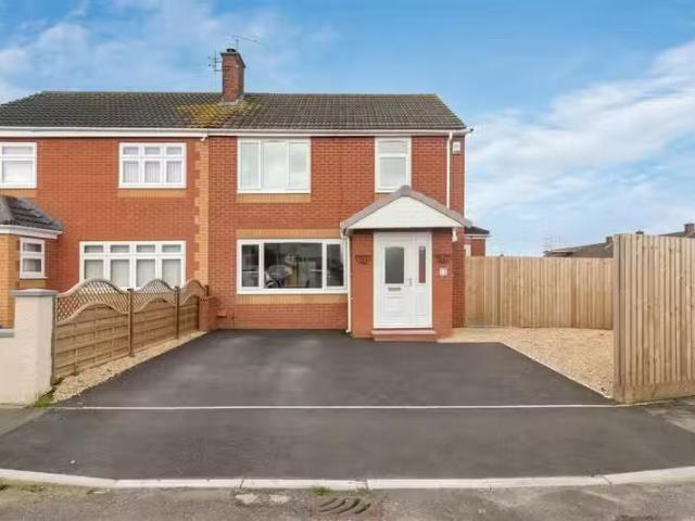 3 bedroom semi detached house for rent in Walton Close, Keynsh.