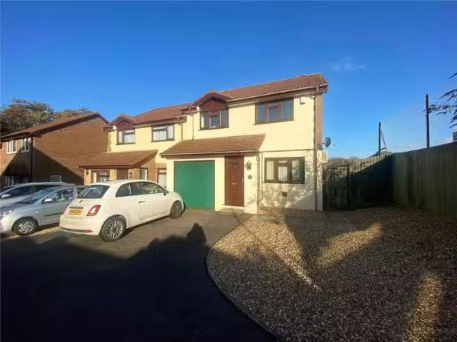 3 bedroom semi detached house for rent in Walkwood Avenue, Bou.
