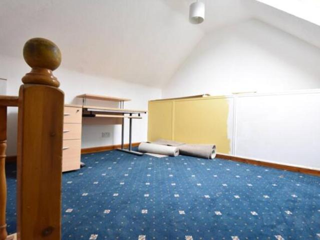 3 bedroom semi detached house for rent in Wardown Crescent, Luton, Bedfordshire, LU2 7JS, LU2