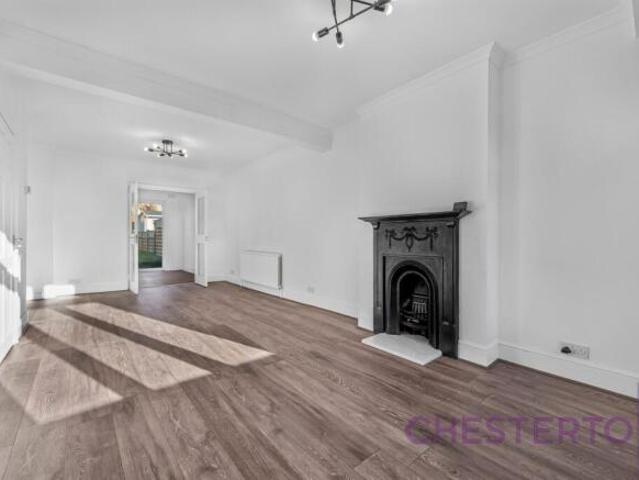 3 bedroom semi detached house for rent in Warland Road, Woolwich, SE18