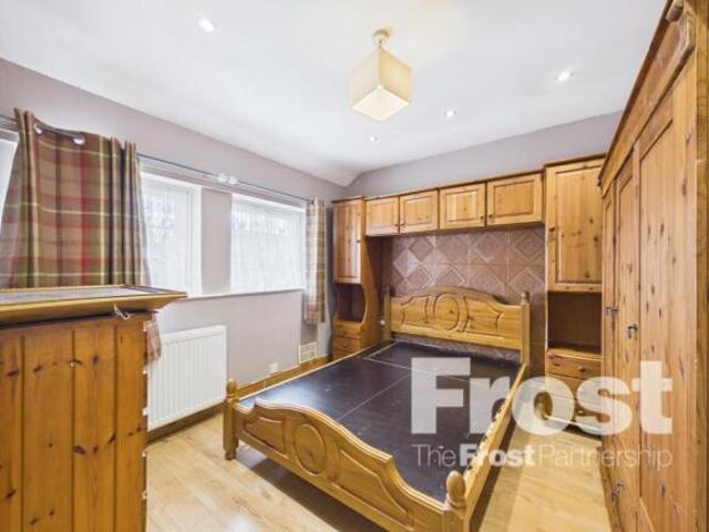 3 bedroom semi detached house for rent in Warren Close, Slough, Berkshire, SL3