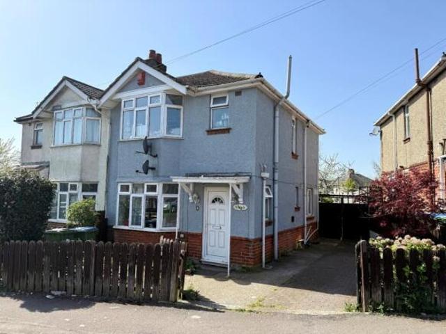 3 bedroom semi detached house for rent in Warren Avenue, Southampton, SO16