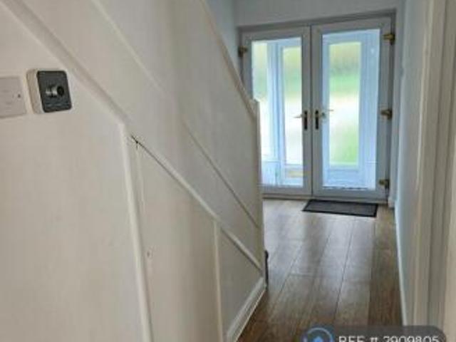 3 bedroom semi detached house for rent in Wash Road, Brentwood, CM13