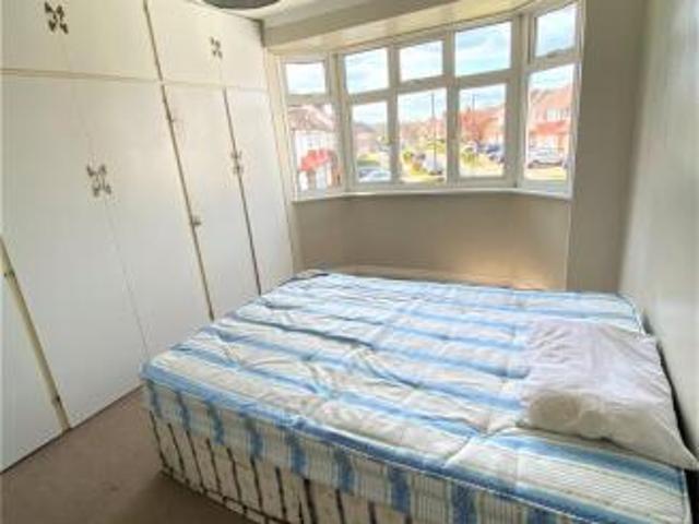3 bedroom semi detached house for rent in Watersfield Way, Edgware, HA8
