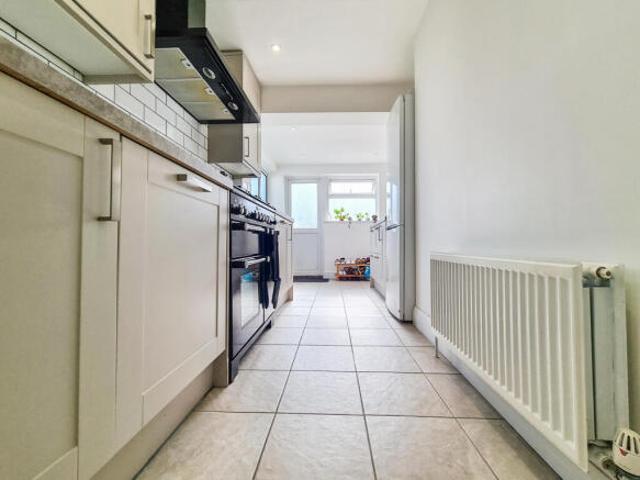 3 bedroom semi detached house for rent in Watford Way, Hendon, London, NW4