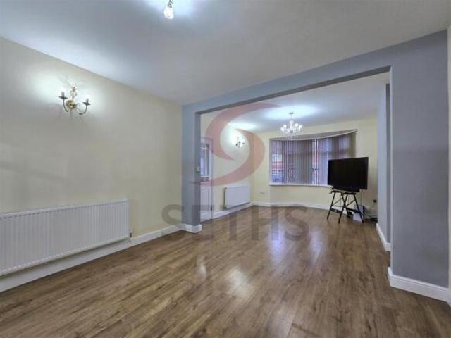 3 bedroom semi detached house for rent in Wavertree Drive, Belgrave, Leicester, LE4