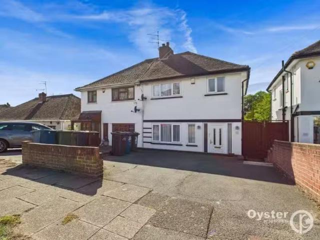 3 bedroom semi detached house for rent in Weald Rise, Harrow.