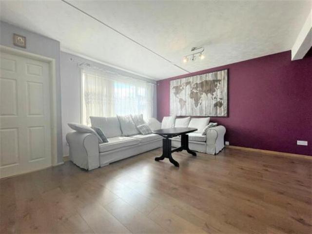 3 bedroom semi detached house for rent in Welbourne Gardens, Bedford, MK42