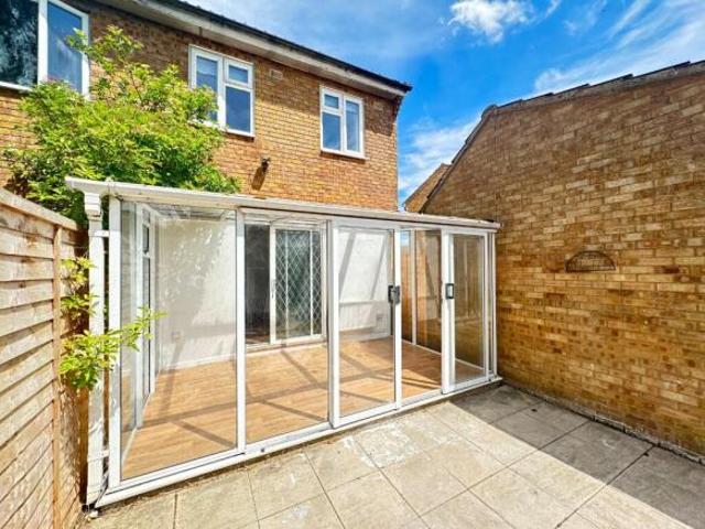 3 bedroom semi detached house for rent in Weldon Close, Luton, Bedfordshire, LU2 9TS, LU2
