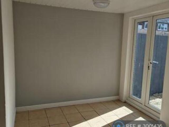 3 bedroom semi detached house for rent in Welland Road, Hull, HU8