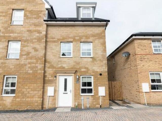 3 Bedroom Semi detached House For Rent In West Meadows