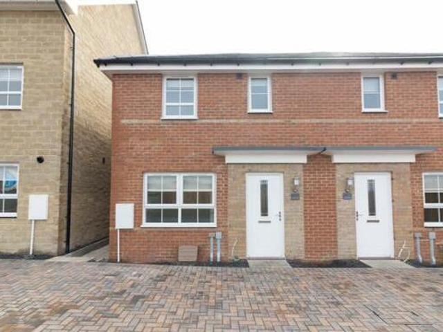 3 Bedroom Semi detached House For Rent In West Meadows