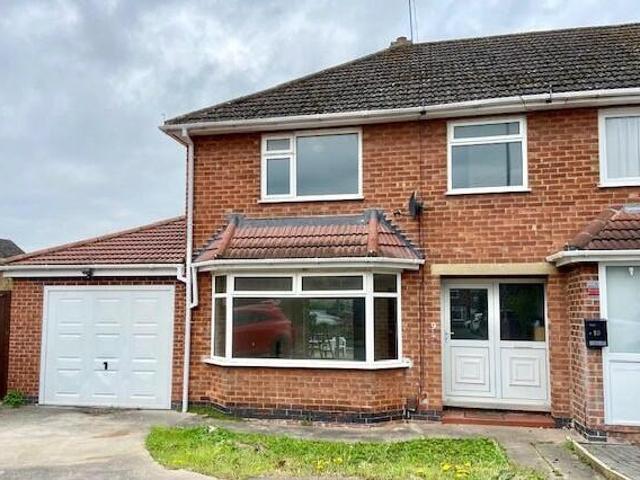 3 Bedroom Semi detached House For Rent In West Bridgford
