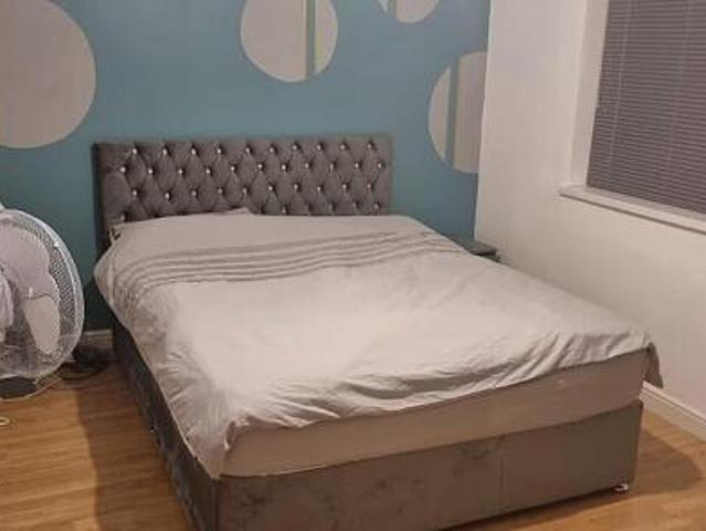 3 bedroom semi detached house for rent in West Close, Butetown, Cardiff, CF10