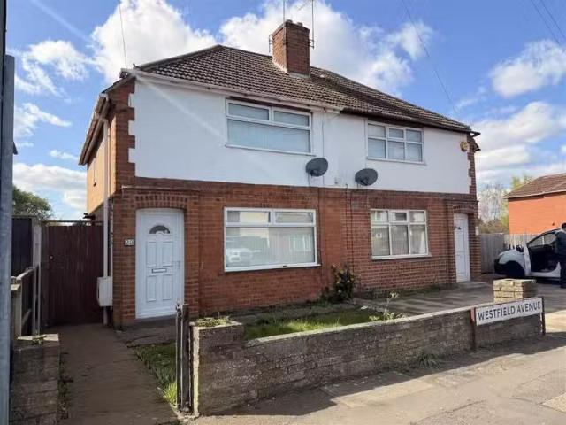 3 bedroom semi detached house for rent in Westfield Avenue, Wi.