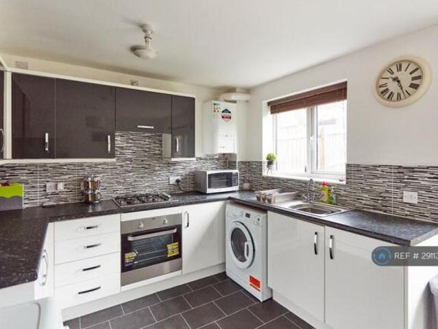 3 bedroom semi detached house for rent in Westmorland Court, Leeds, LS15