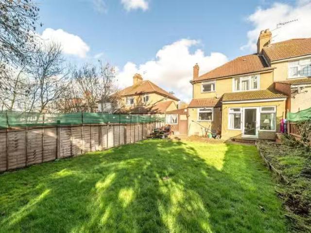 3 bedroom semi detached house for rent in Westwood Avenue, Har.
