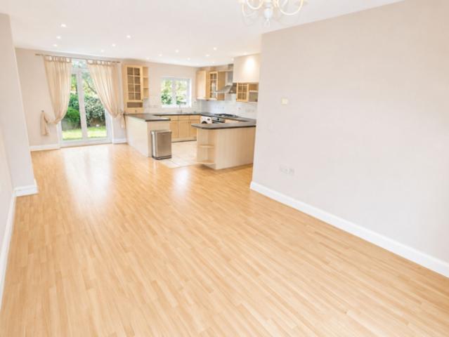 3 bedroom semi detached house for rent in Whateley Close, Guildford, GU2