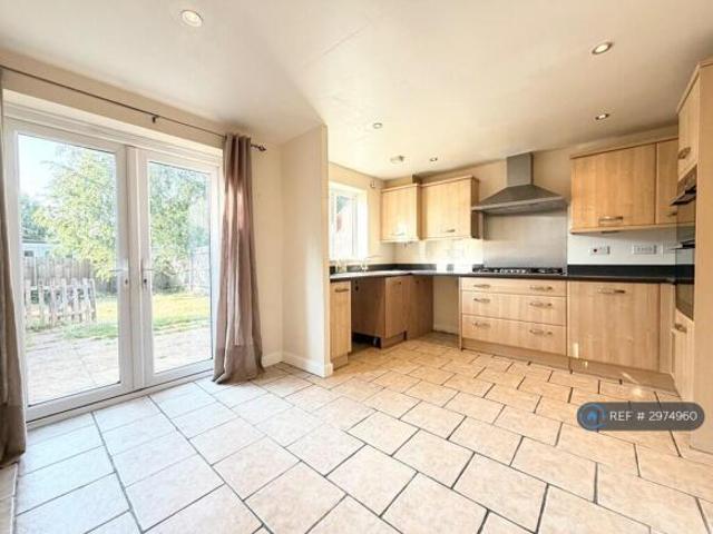 3 bedroom semi detached house for rent in Wheatcroft Way, Swindon, SN1