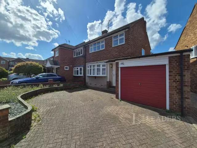 3 bedroom semi detached house for rent in Whitethorn Gardens.
