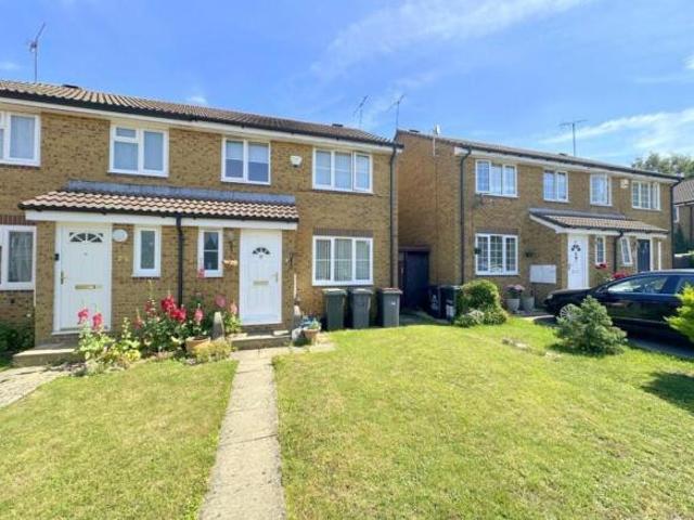 3 bedroom semi detached house for rent in Whitwell Close, Luton, LU3