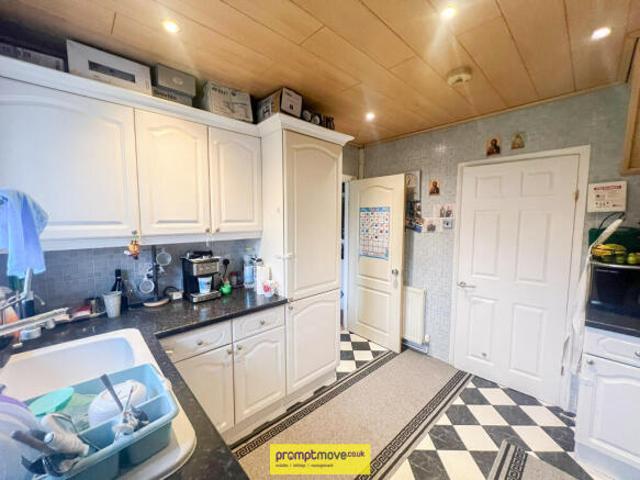 3 bedroom semi detached house for rent in Whipperley Ring Luton LU1 5QH, LU1