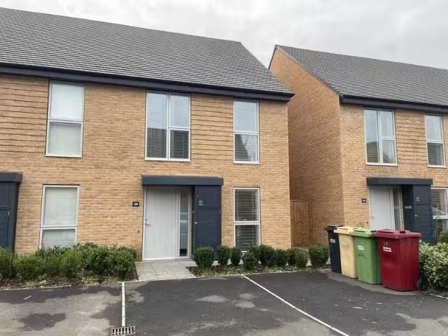 3 bedroom semi detached house for rent in Winterbourne Drive.