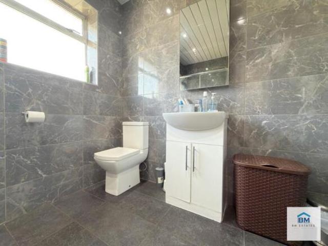 3 bedroom semi detached house for rent in Wintersdale Road, Leicester, LE5