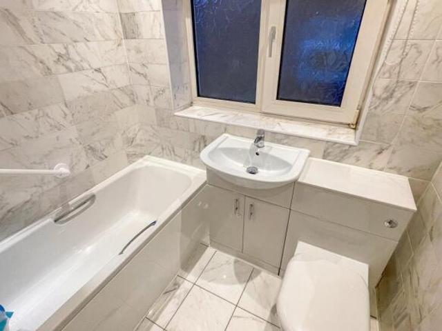 3 bedroom semi detached house for rent in Winchester Way, Scawsby, Doncaster, DN5