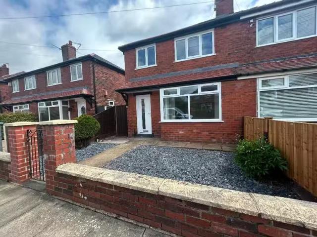 3 bedroom semi detached house for rent in Windermere Drive, Bu.
