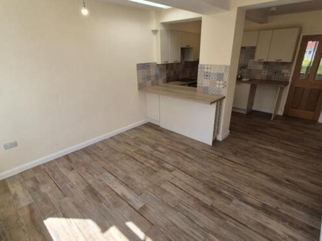 3 bedroom semi detached house for rent in Windmill Avenue, Birstall, LE4