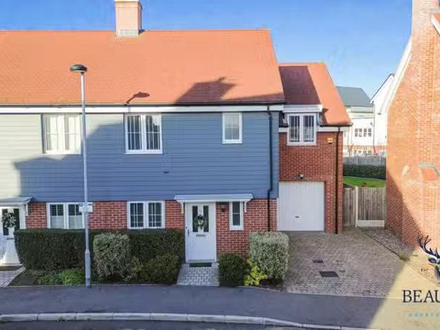 3 bedroom semi detached house for rent in Wilfred Waterman Dri.