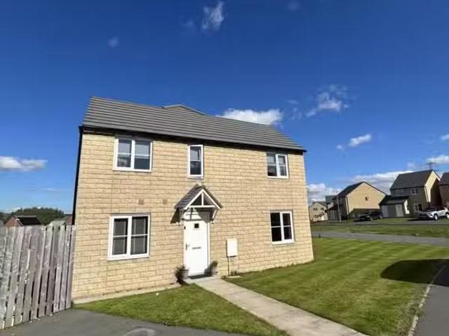 3 bedroom semi detached house for rent in Willow Road, Burnley.