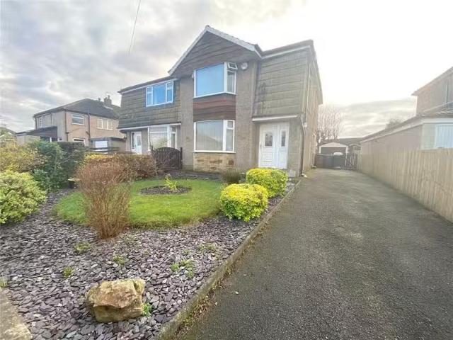 3 bedroom semi detached house for rent in Willow Villas, Bradf.