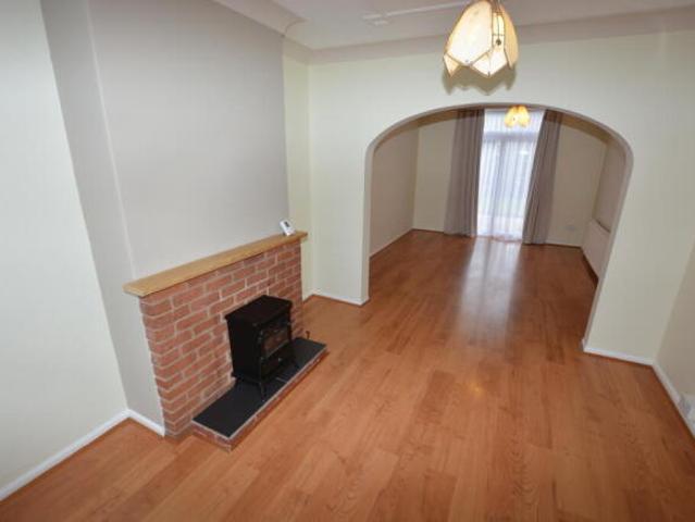 3 bedroom semi detached house for rent in Wivelsfield Road, Doncaster, DN4