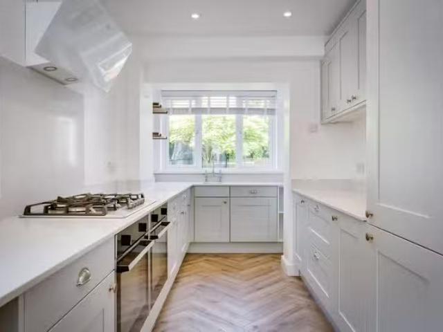 3 bedroom semi detached house for rent in Woodbird lane, North.