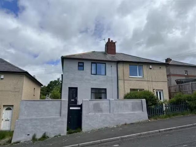 3 bedroom semi detached house for rent in Woodhouse Avenue, BD21