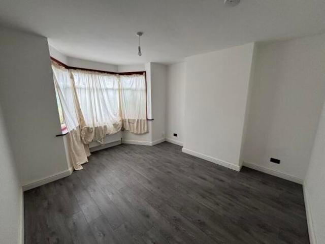 3 bedroom semi detached house for rent in Woodlands Farm Close, B24