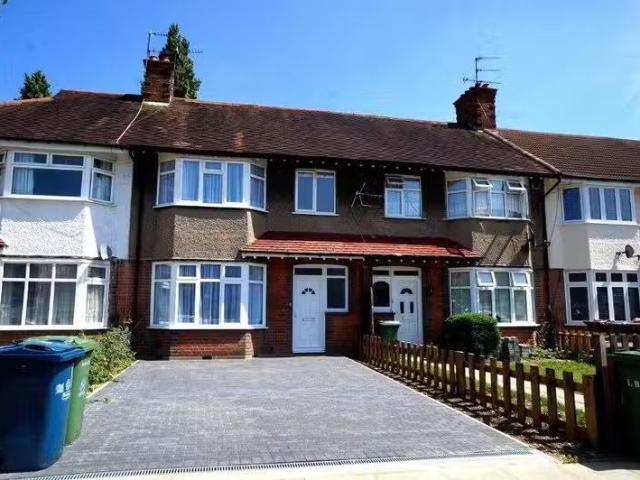 3 bedroom semi detached house for rent in Woodlands, Harrow, M.