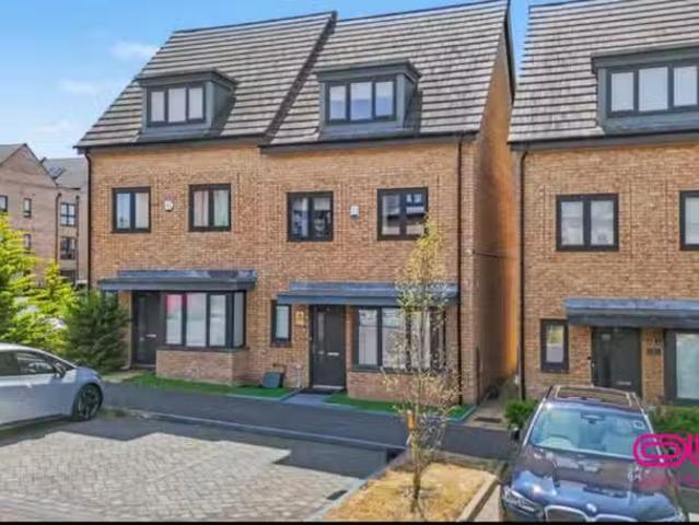 3 bedroom semi detached house for rent in Woodlands Place, Bly.