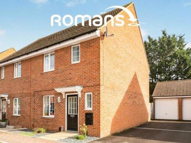 3 Bedroom Semi detached House For Rent In Woodley
