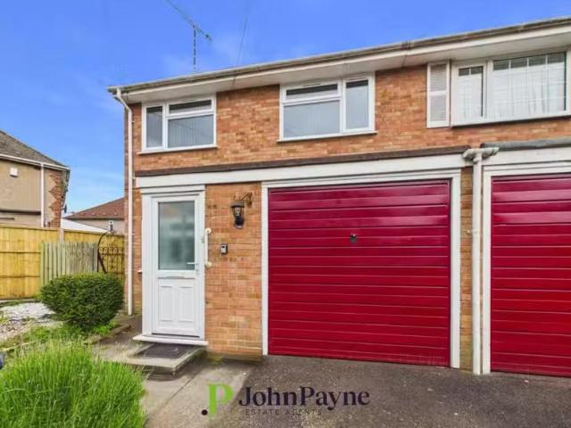 3 bedroom semi detached house for rent in Woodstock Road, Chey.